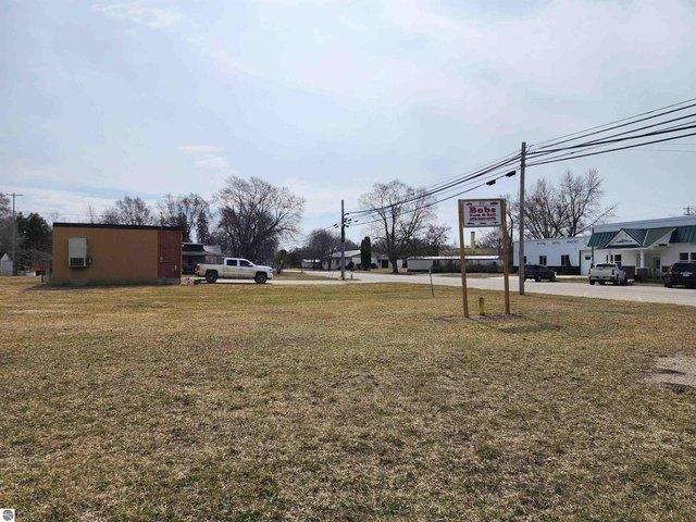11473 Pine St, Riverdale, MI 48877