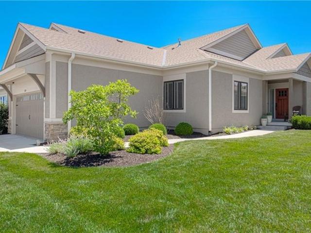 11475 S Waterford Dr, Olathe, KS 66061
