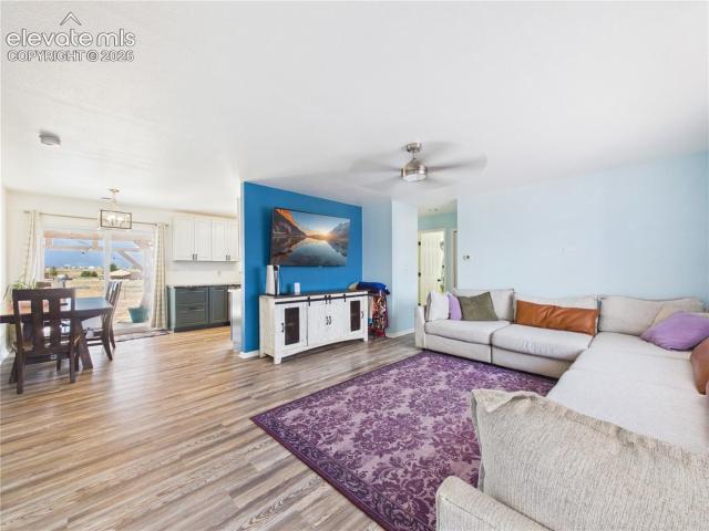 1147 E Beardsley Place