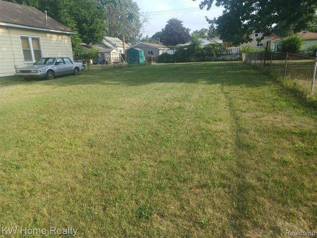 1147 E Granet Ave, Hazel Park, MI 48030