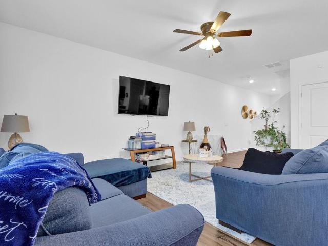 1147 Lossie Way