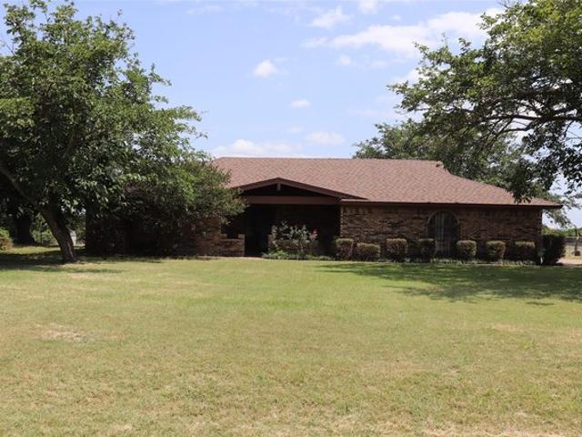 1147 Riverview Dr, Cleburne, TX 76033