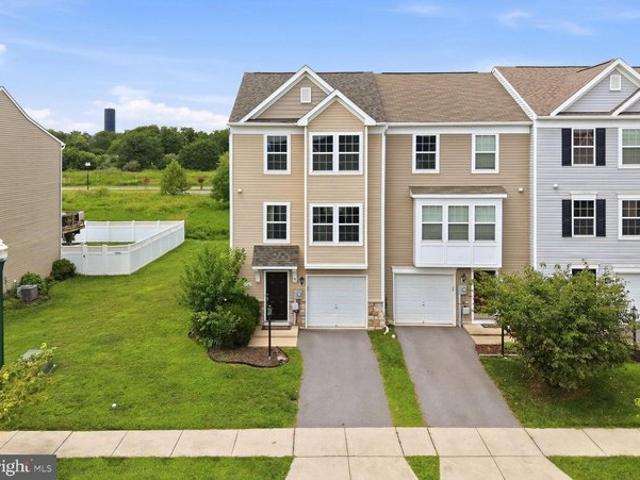 1147 Stallion St, Ranson, WV 25438