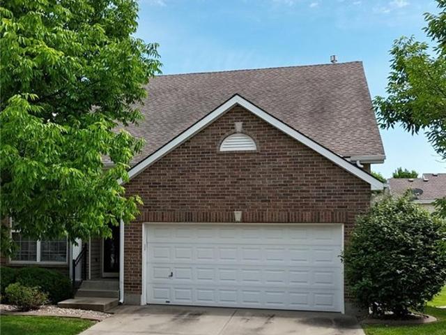 1147 SW Arborfair Dr, Lee's Summit, MO 64082