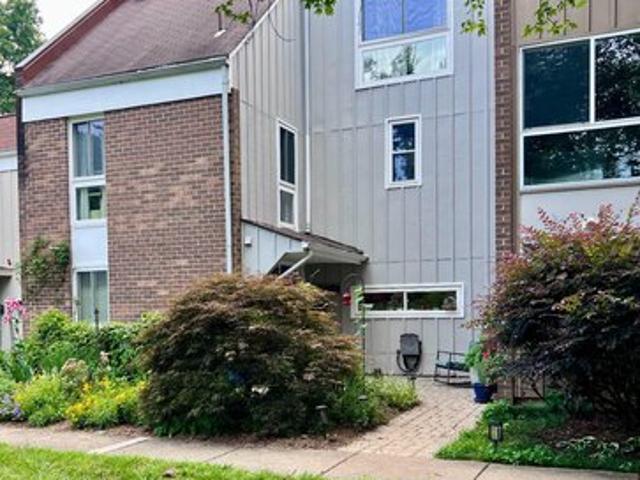 11480 Links Dr, Reston, VA 20190