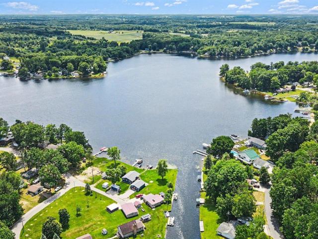 11482 Lakeshore Drive