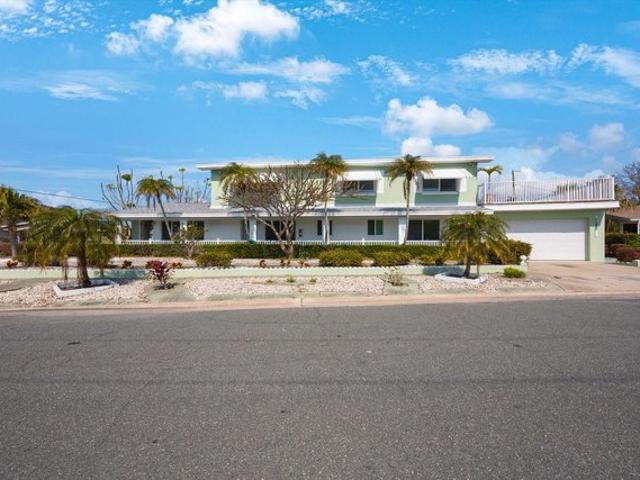 11485 2nd St E, Treasure Island, FL 33706