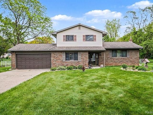 1148 Carter Dr, Flint, MI 48532