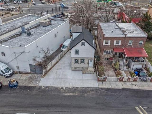 1148 E 211th St, Bronx, NY 10469