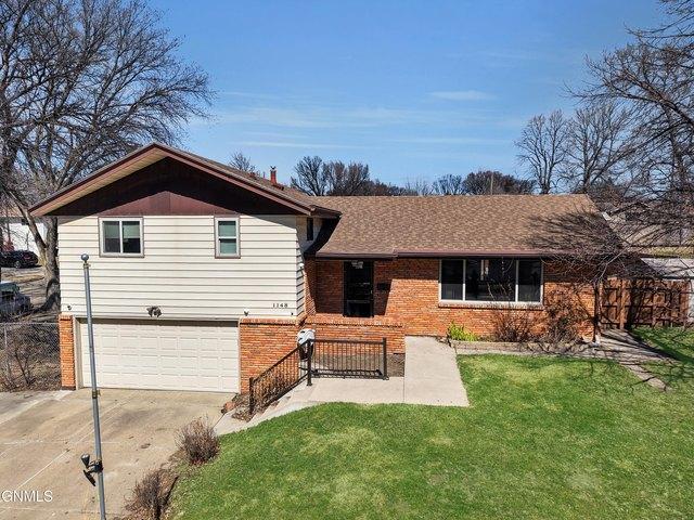 1148 S Highland Acres Rd, Bismarck, ND 58501