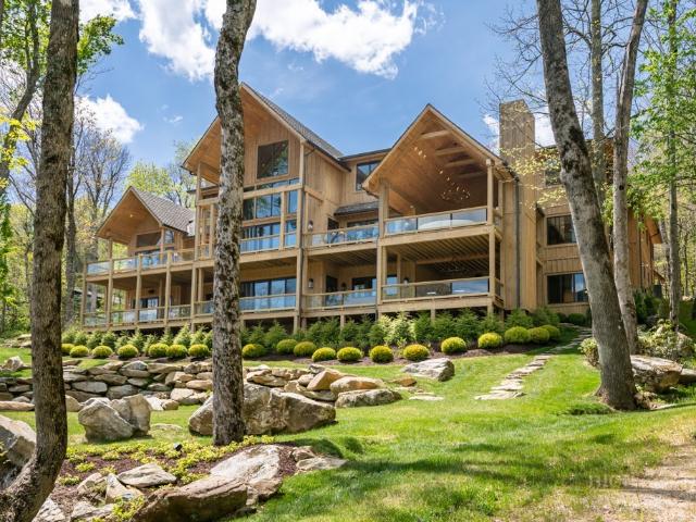 1148 Vista Way