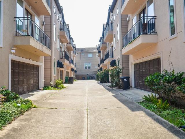 1148 W 25th St, Unit G, Houston, TX 77008 | MLS #82457 | Compass