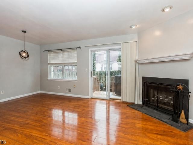 1148 W 7Th St