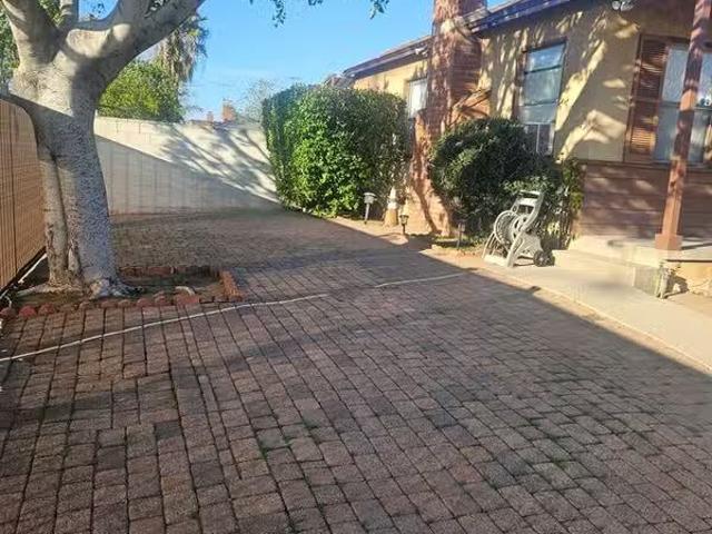 11491 Saticoy St Houses in North Hollywood, CA