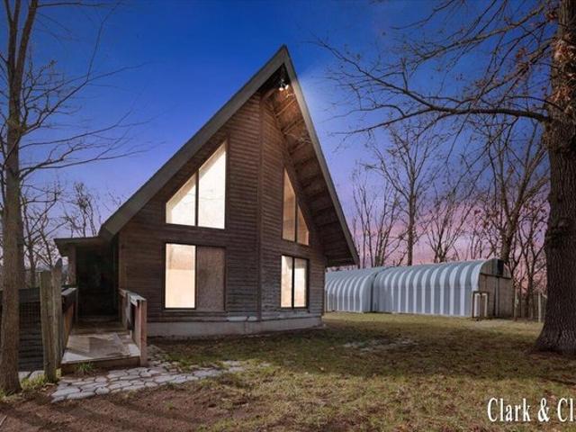 11496 SW Greenville Rd, Greenville, MI 48838