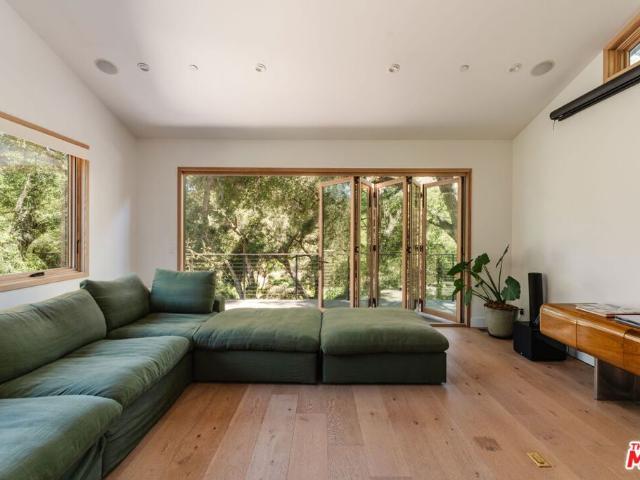 1149 Old Topanga Canyon Rd Road