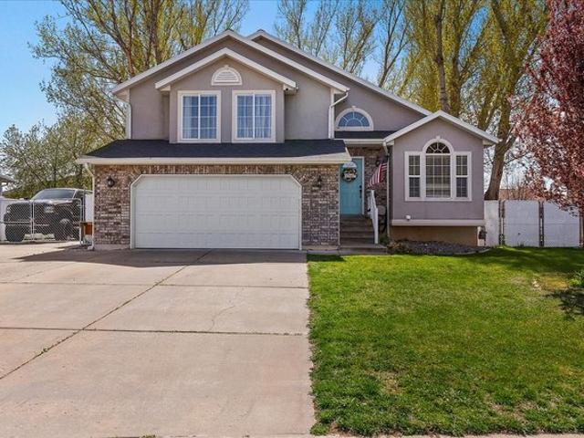 1149 W 1520 N, Clinton, UT 84015