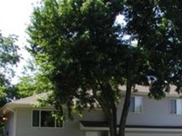 $1149 / 4br Large 4 bedroom, 2 bathroom duplex near 17th and Van Dorn 2717/19 S. 17 Street