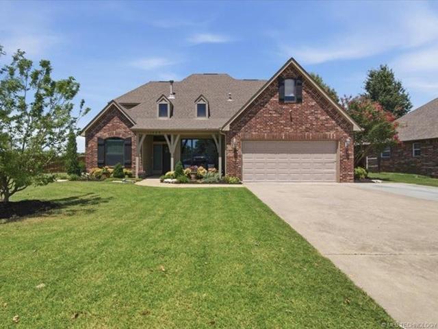 11403 E 105th St N, Owasso, OK 74055