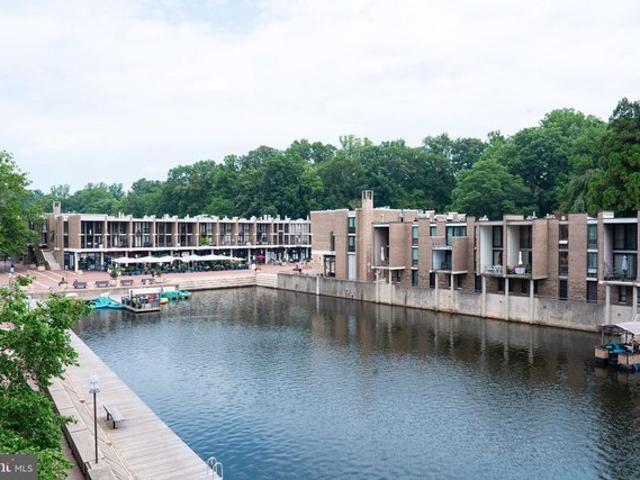 11400 Washington Plz W Apt 205, Reston, VA 20190