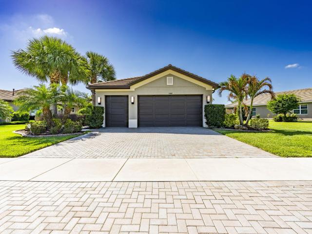 11402 SW Half Moon Lake Ln, Port St. Lucie, FL 34987 | MLS #B26019 | Compass