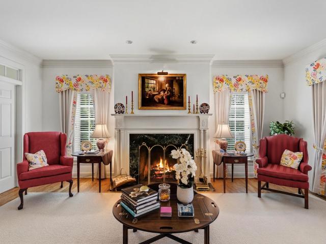 11404 N Justin Dr