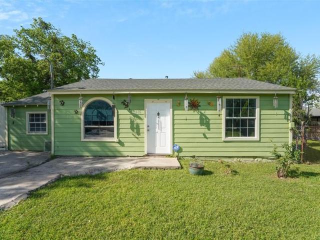 11405 S Blossom Cir, Balch Springs, TX 75180