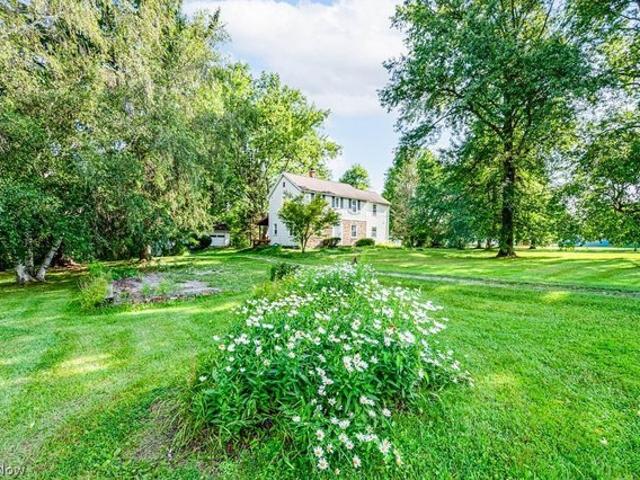 11406 W Pine Lake Rd, Salem, OH 44460