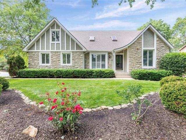11408 Hemlock St, Overland Park, KS 66210