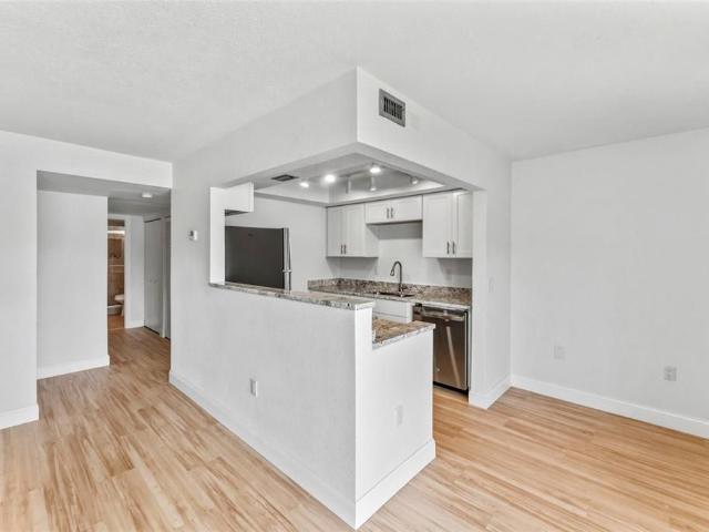 11409 8th St N 1503, St. Petersburg, FL