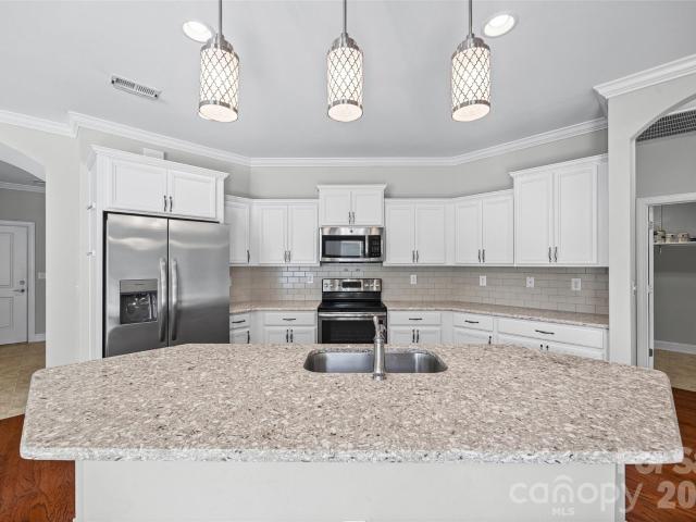 1140 Avalon Place