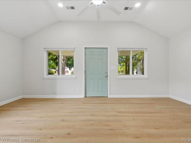 1140 E Elza Avenue