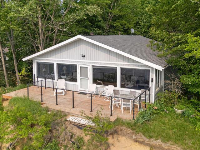 1140 Edgewater Terrace
