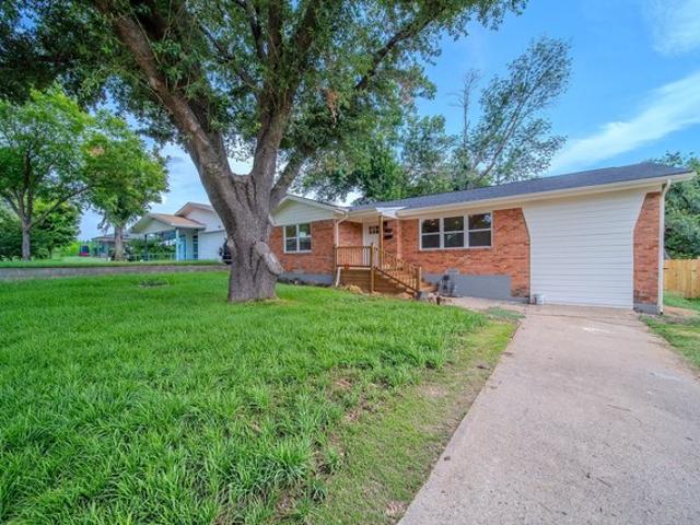 1140 Fair Oaks Dr, Irving, TX 75060