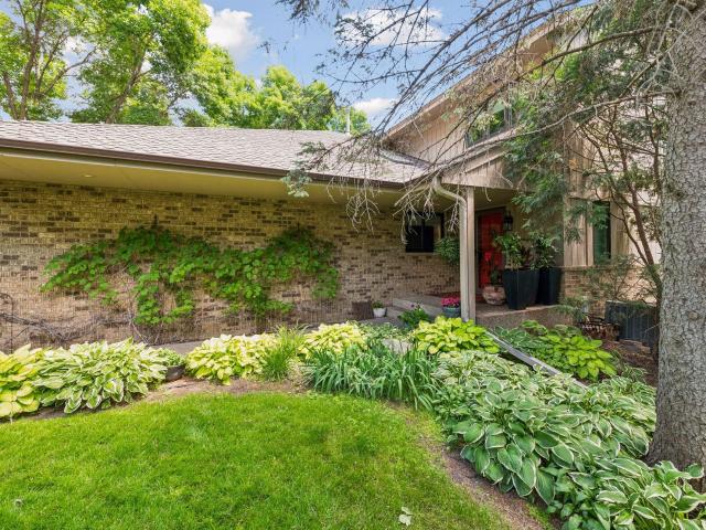 1140 Hollybrook Drive