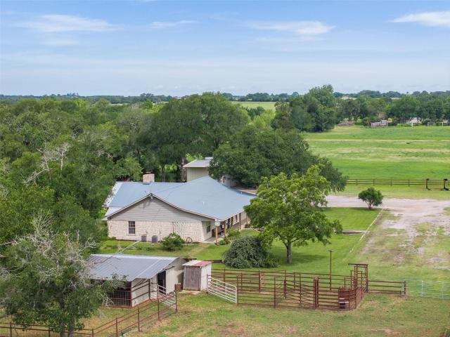 1140 Private Road 8022
