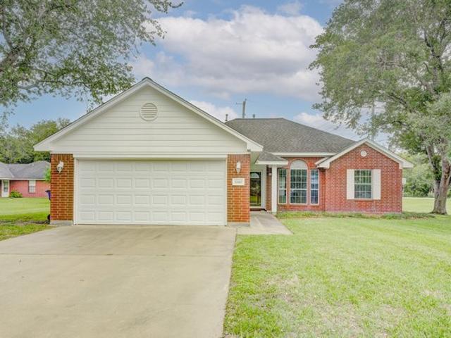1140 Thomas Dr, Angleton, TX 77515