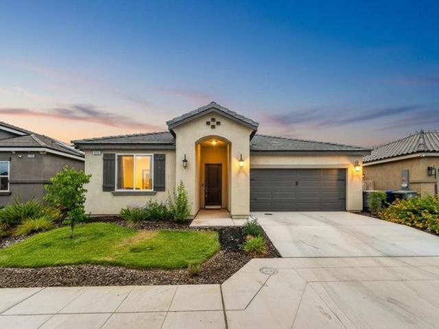 1140 Wasatch Dr, Madera, CA 93638