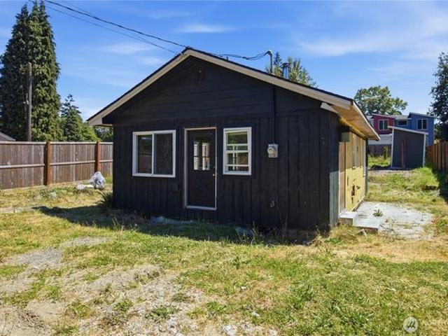 11410 8th Ave S, Burien, WA 98168