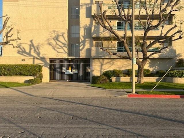 11410 Dolan Ave, Unit 319, Downey, CA 90241 | MLS #DW26039 | Compass