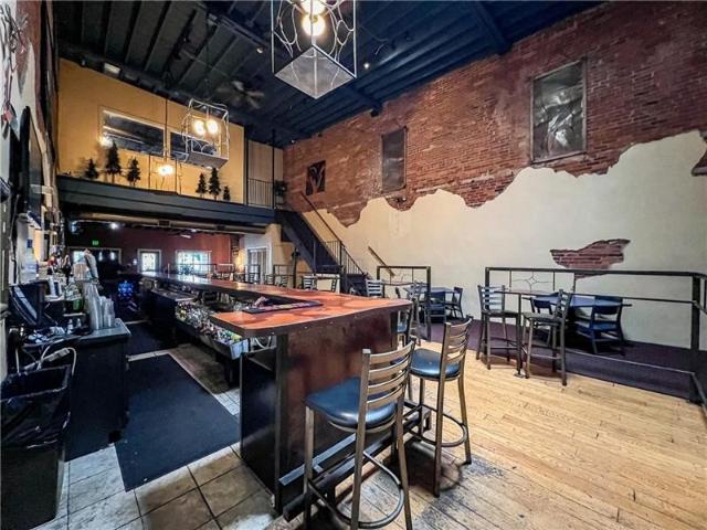 114/118 N Main St