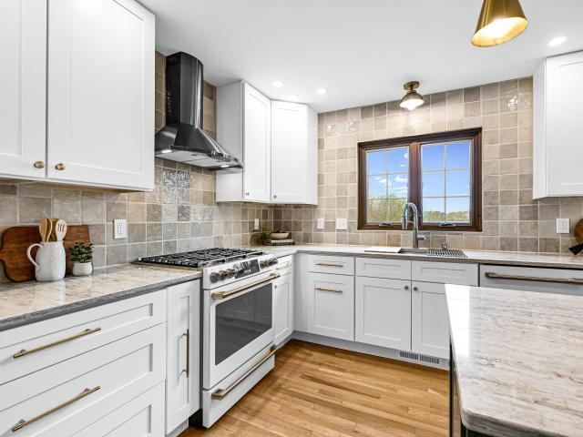 11415 N Lake Shore Dr, Mequon, WI 53092 | MLS #1959