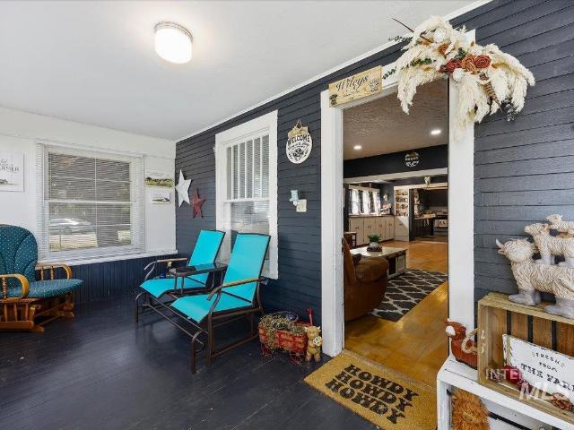 1141 Main St