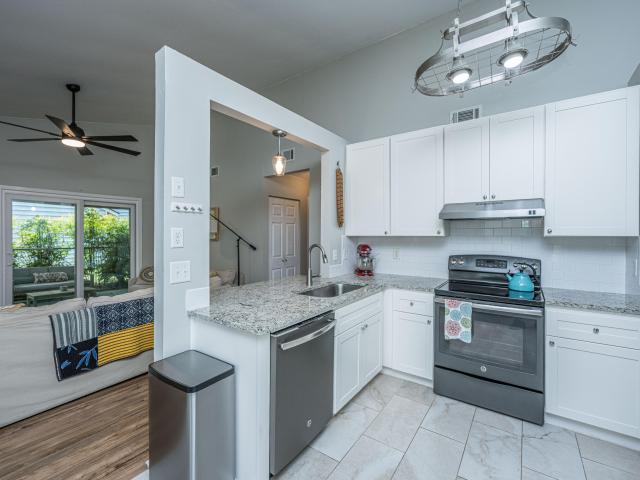 1141 Oakcrest Drive