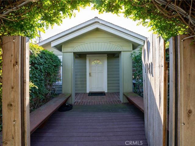1141 W 21st