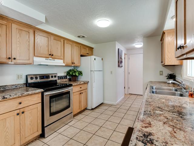 1141 W 24TH AVE