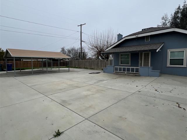 1141 W San Joaquin Avenue