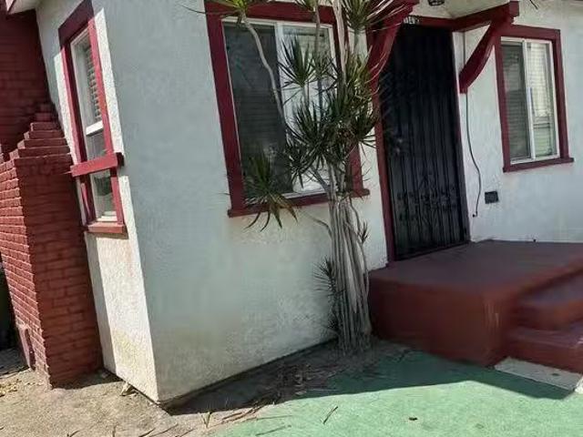 1141 1/2 Exposition Blvd Houses in Los Angeles, CA