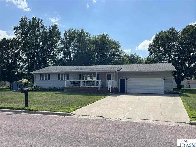 1141 8th St N, Saint James, MN 56081