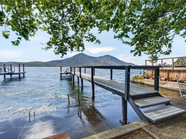 11421 Lakeshore